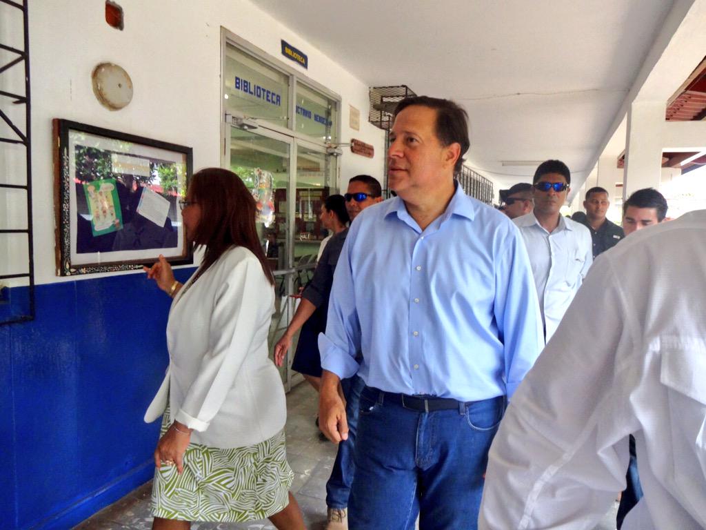 En este momento el Pdte. JC_Varela inspecciona obras de ...