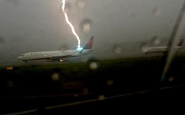 Incredible video shows the exact moment a lightning strike hit a plane ...