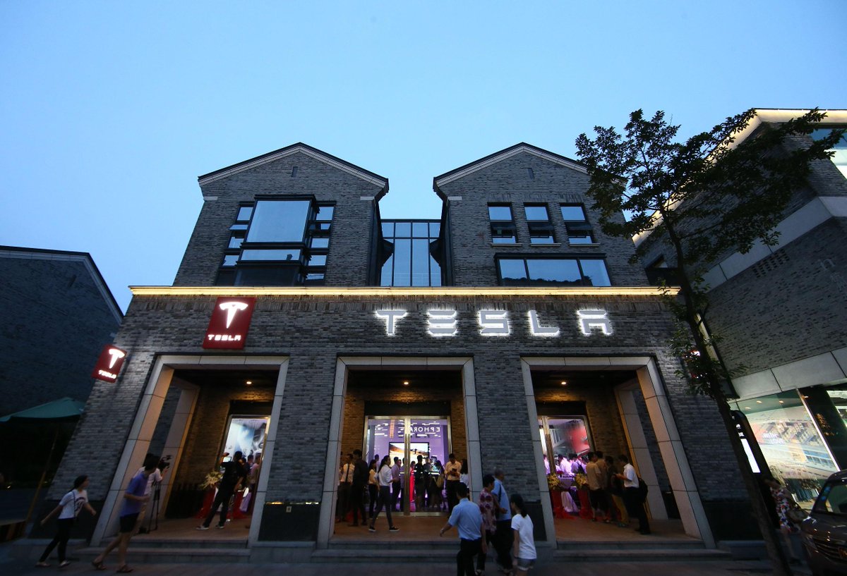 New Tesla stores open in China in the West Lake area of Hangzhou ...