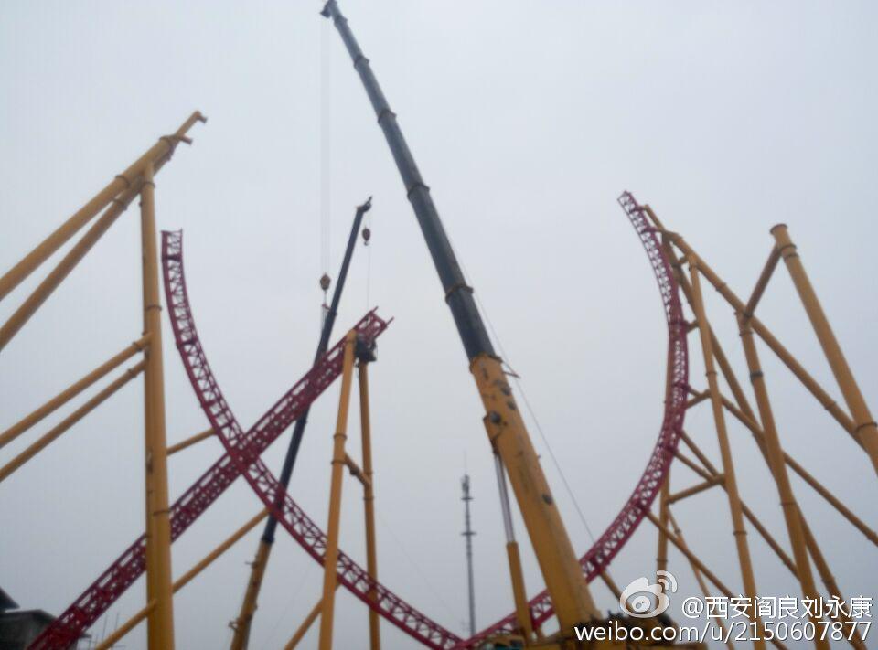 Lightning going up at Lewa World, China (Mack Hyper Looper) with ...