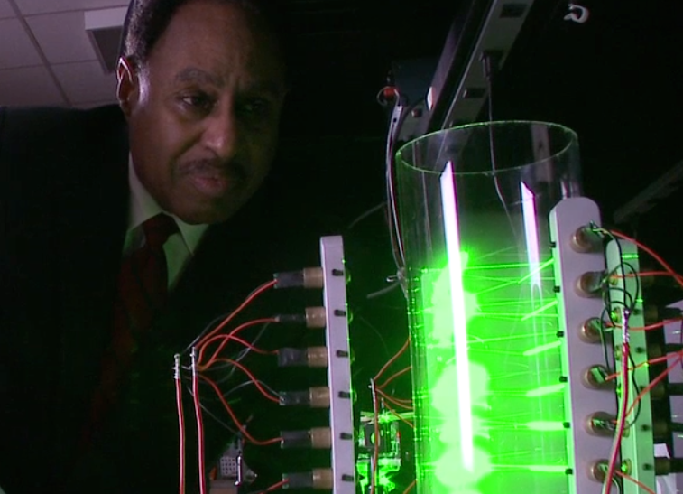 ¿Quién es Ron Mallett, el científico que busca viajar en el tiempo ...