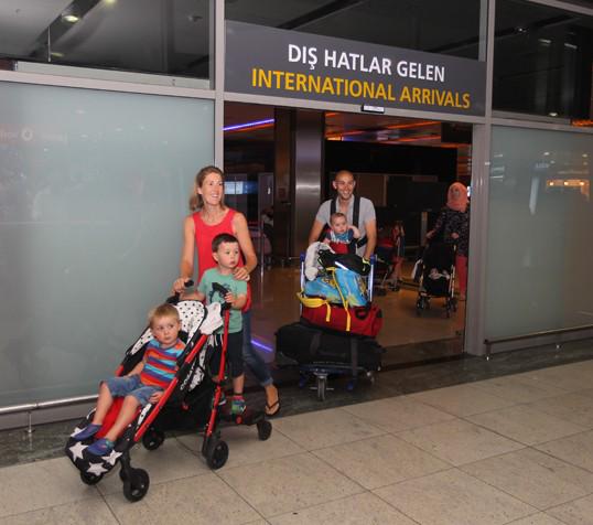 The kid crying over Van Persie leaving M. United is in Istanbul to ...