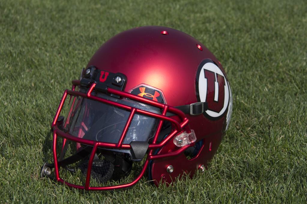 Utah unveils a new helmet : r/CFB