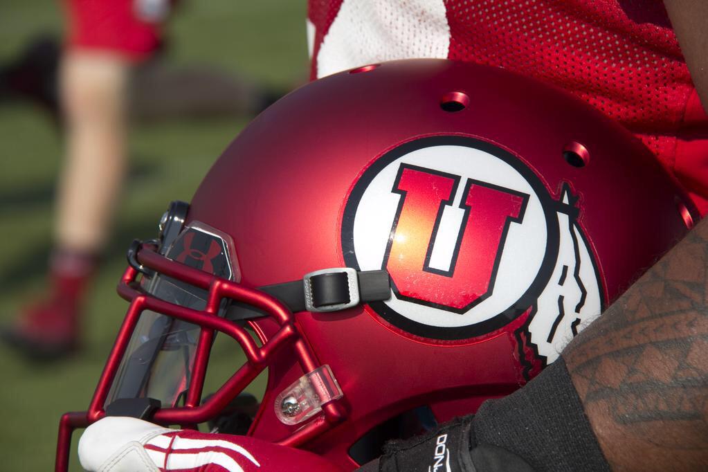 Utah unveils a new helmet : r/CFB