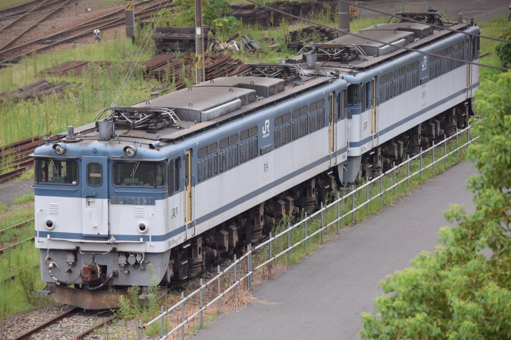 powerskyaccess on Twitter: "新鶴見機関区の無架線地帯に留置されるEF65-2036・EF65-2037。2015.8.21 http://t.co ...