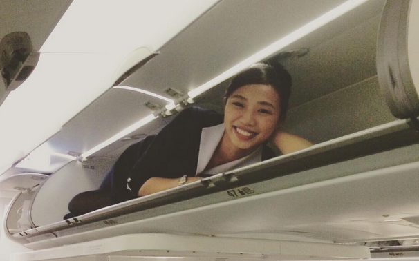 21 photos of flight attendants having fun in overhead bins: - scoopnest.com