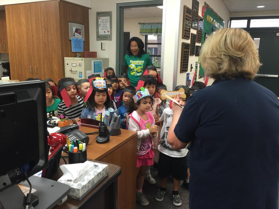 Evergreen Eagles on Twitter: "Mrs. Riddle's TK class searches for Clifford the Big Red Dog. http ...