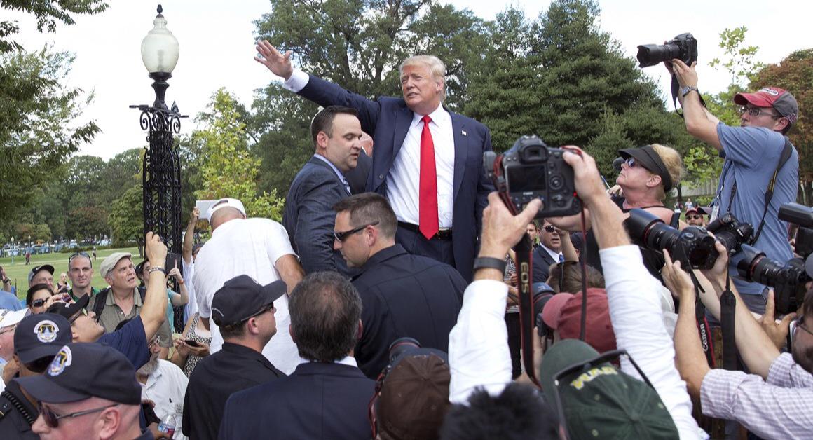 This AP Trump photo has a "Washington Crossing the Delaware" vibe to it ...