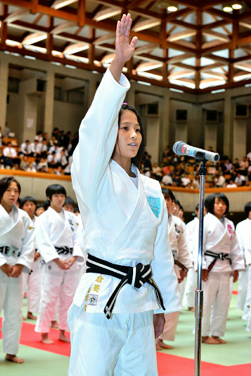 eJudo編集長 古田 英毅 on Twitter: "全日本柔道ジュニア体重別選手権、選手宣誓は小倉葵(創志学園高3年)。 http://t.co/LRBXtWzyWQ"