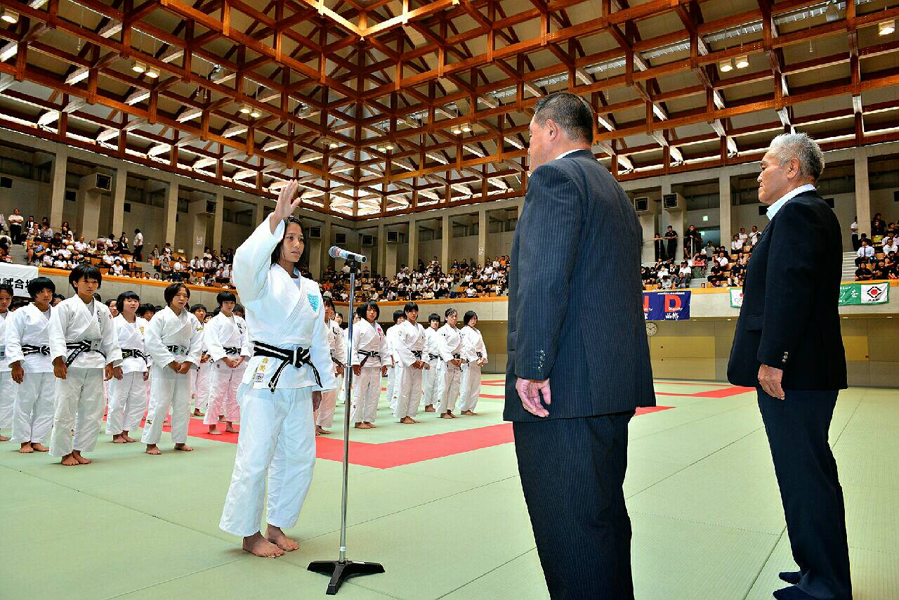 eJudo編集長 古田 英毅 on Twitter: "全日本柔道ジュニア体重別選手権、選手宣誓は小倉葵(創志学園高3年)。 http://t.co/LRBXtWzyWQ"
