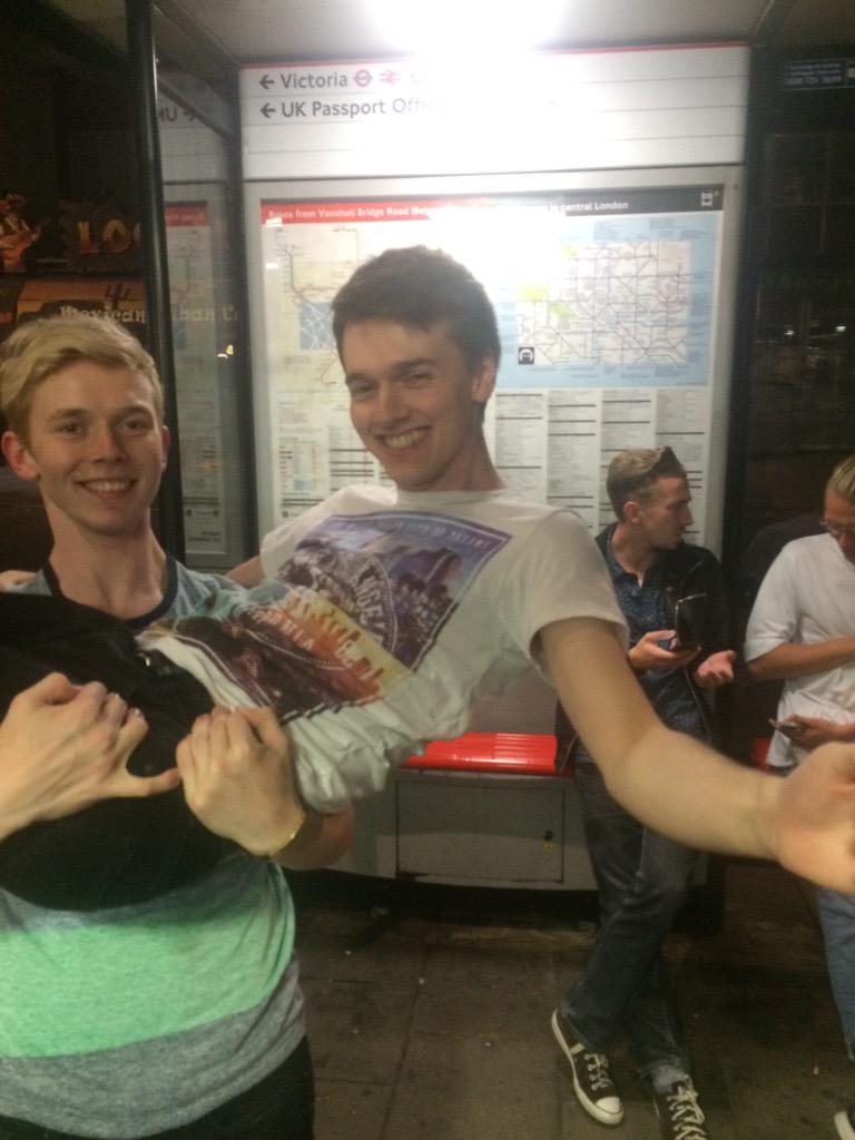 Jake Wright on Twitter: "Friday night http://t.co/TbYlKkc0bu"