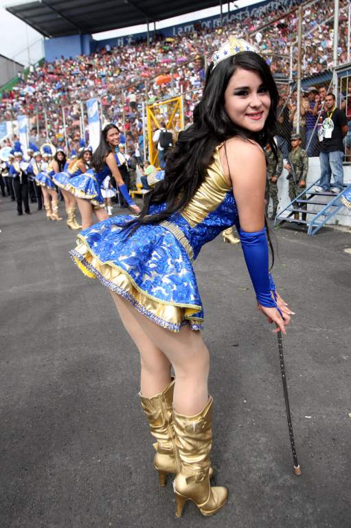 La palillona que más impactó en los desfiles del 2015 | Scoopnest