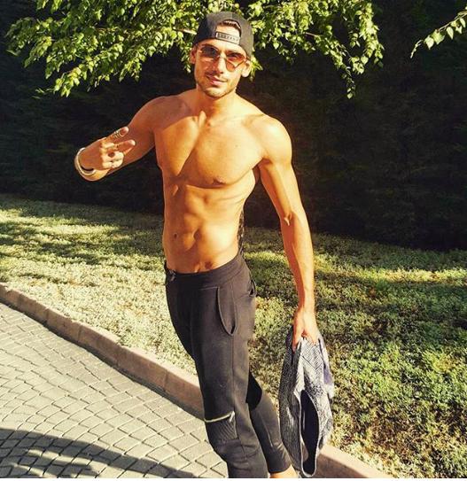 Maxnosleeves Shirtless