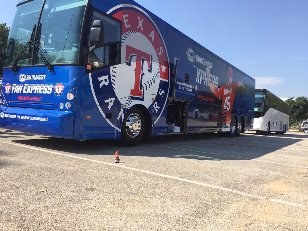 MOVE THAT BUS! Southbound to #RedOutHouston http://t.co/m6VmU9SyV1 ...