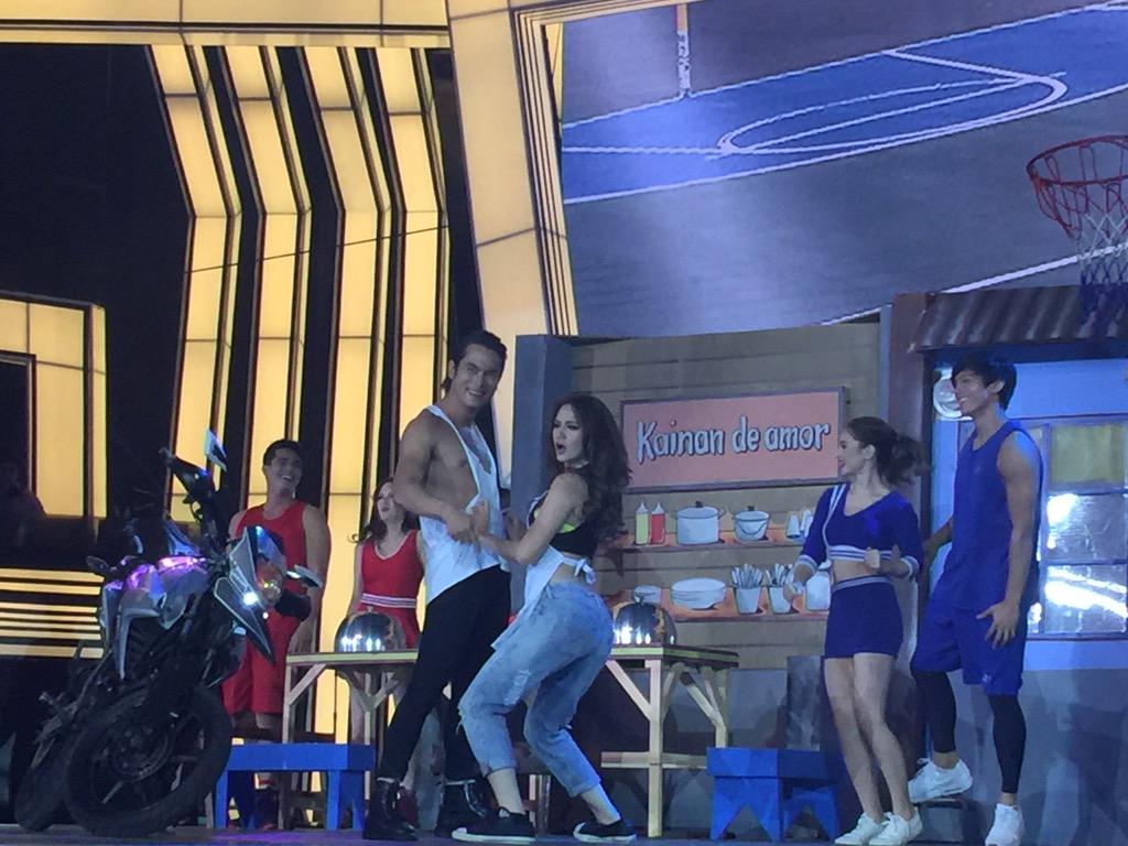 Boom Panes Wallpaper