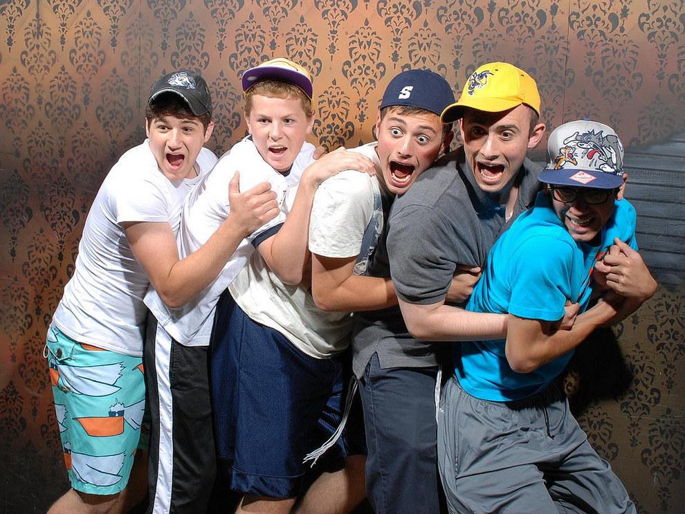 35 amazing photos of people getting scared shitless - scoopnest.com