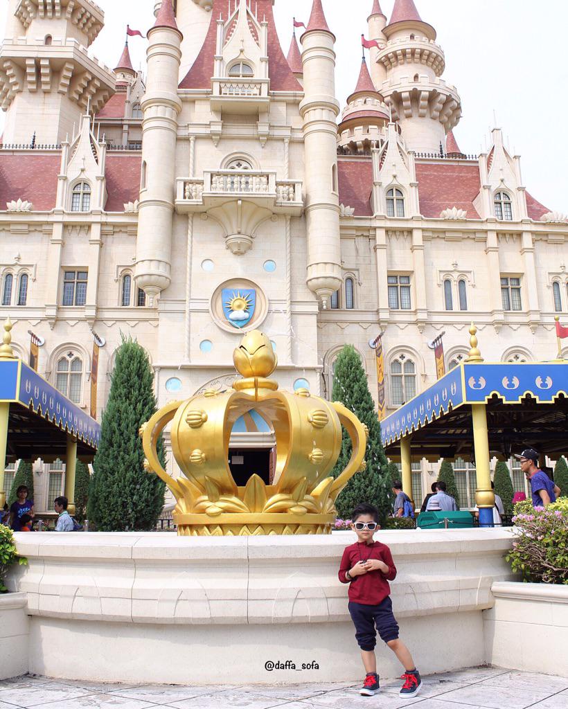 Daffa Abyan Sofa on Twitter: "Apa kabar om, tante, kakak ? 👋🏻😊 #daffasofa http://t.co/rHk3jFX9aB"