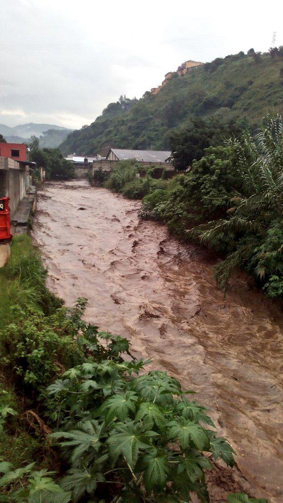 Aumenta su nivel el río villalobos por fuerte lluvia en el área ...