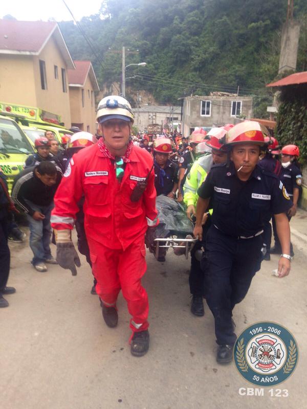 Bomberos recuperan el cuerpo sin vida de un hombre de unos 30 años. Lo ... Bomberos recuperan el cuerpo sin vida de un hombre de unos 30 años. Lo ...