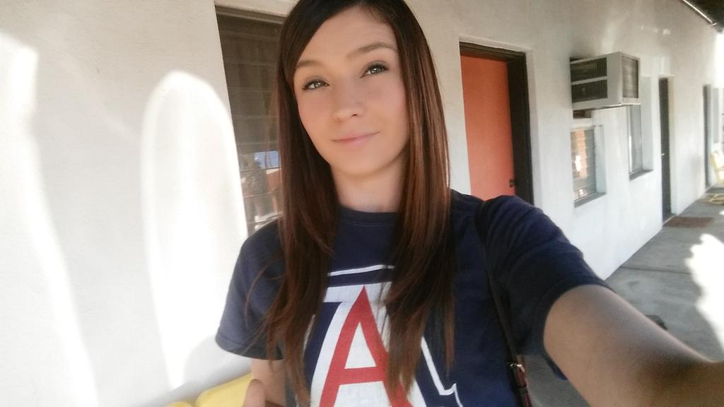 Tw Pornstars Emma Ryder Twitter The Arizona Heat Is Hard To Beat Itshellahot 1133 Pm 3