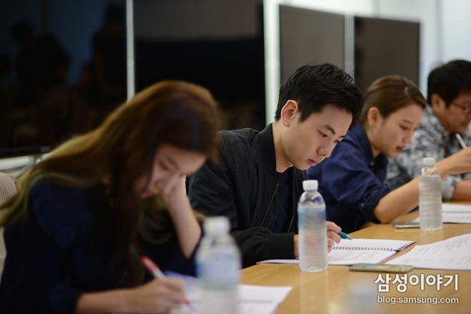 Kim So Eun و Xiumin من جلسة قراءة نص دراما الويب ‘Falling For Challenge ...