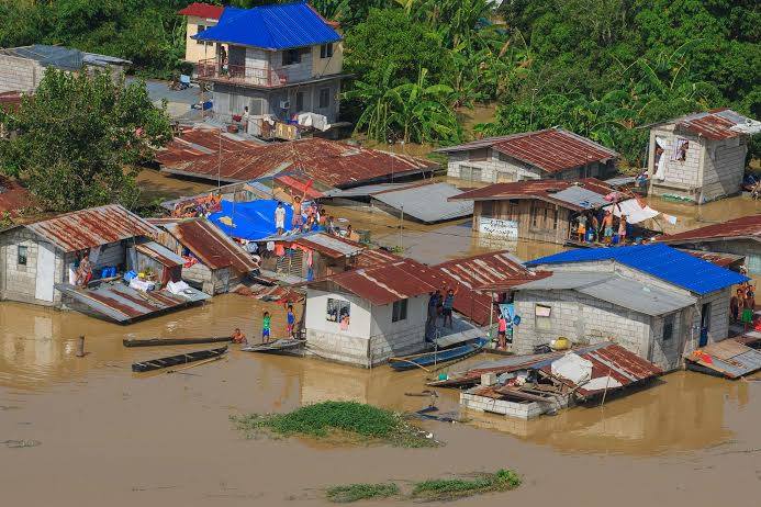Aerial drop off of relief goods on roofs of submerged homes in Calumpit ...
