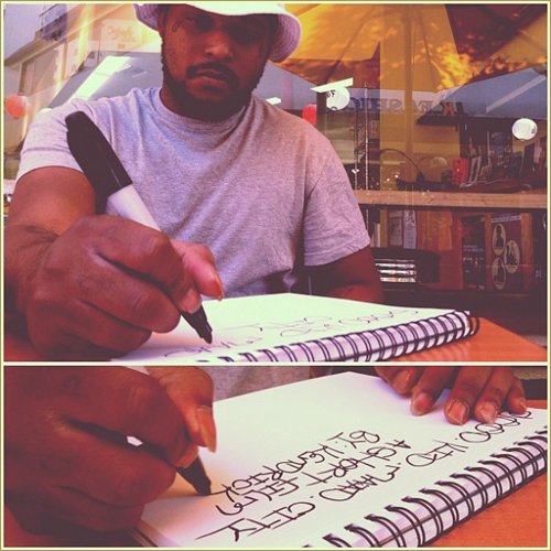 Schoolboy Q practicing writing the title for the GKMD cover : HipHopImages