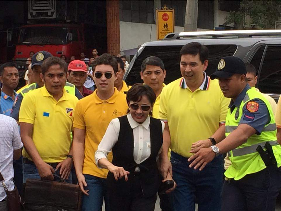Sen. ralph recto arrives at comelec with his wife, gov. vilma santos ...