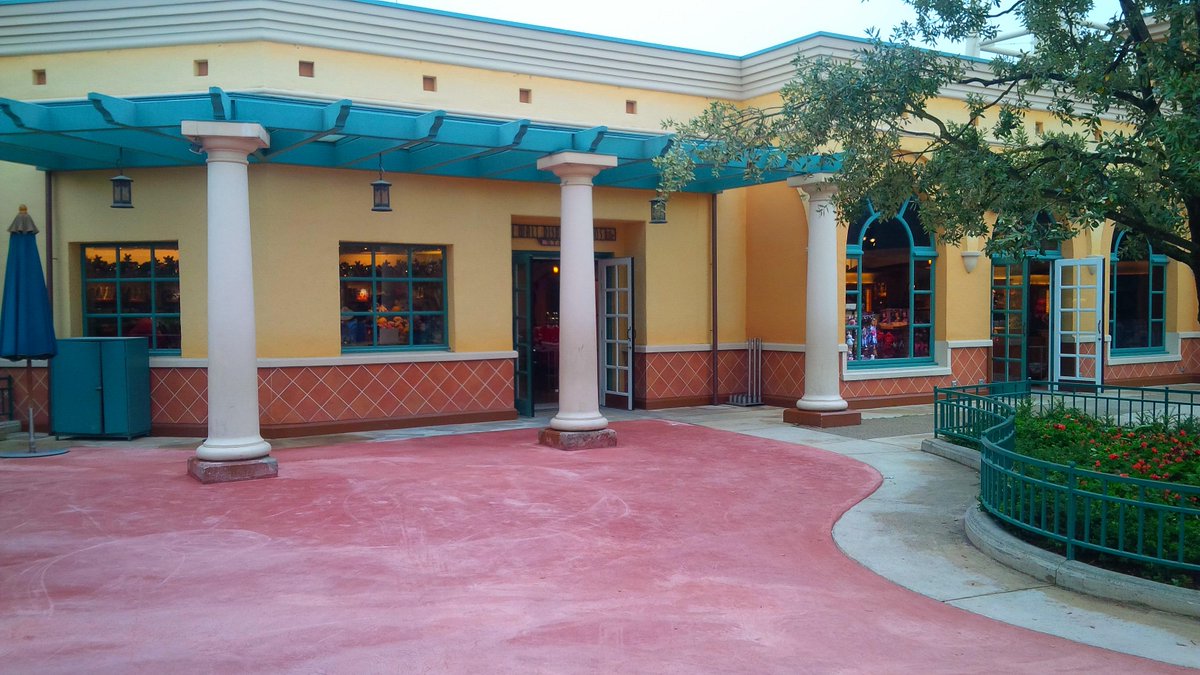 (Walt Disney Studios] Front lot