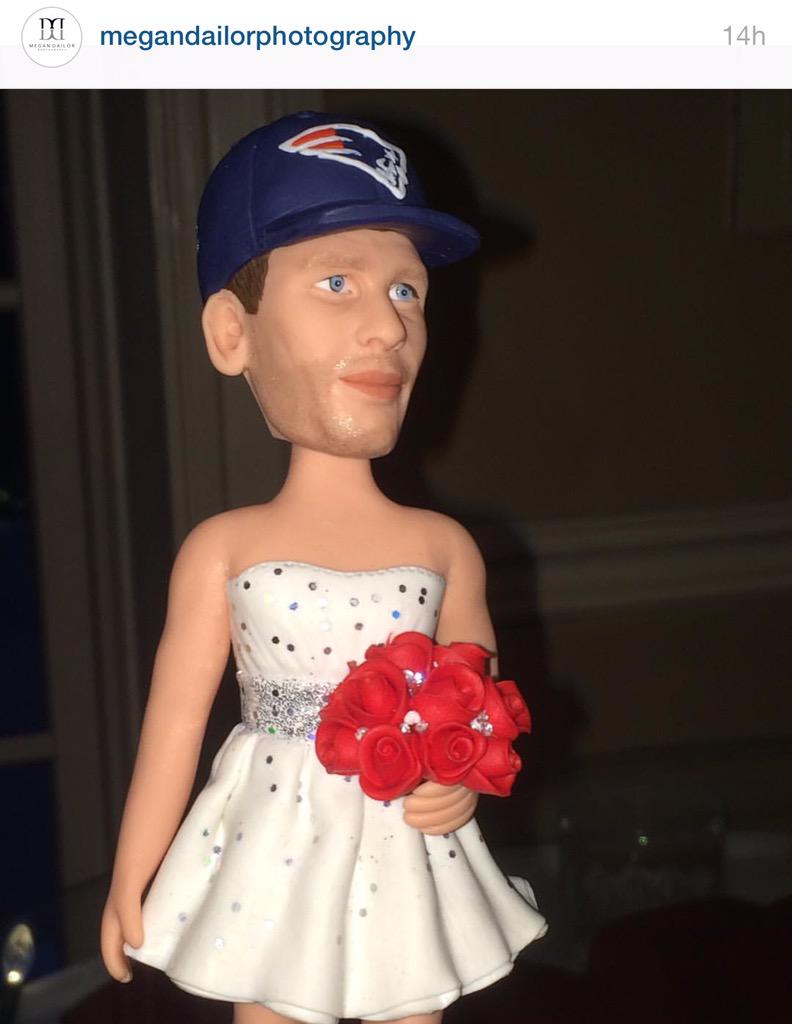 Groom's cake at Bills fan's wedding last night featured Tom Brady in ...