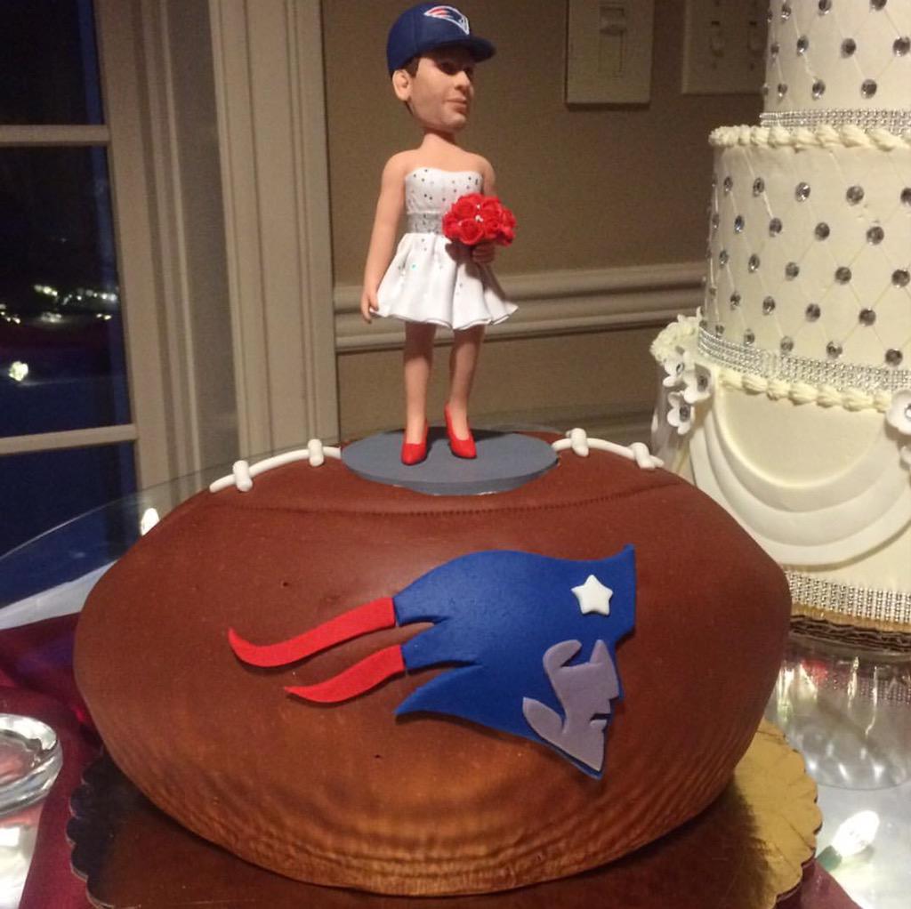 Groom's cake at Bills fan's wedding last night featured Tom Brady in ...