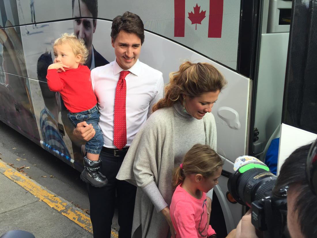 Justin Trudeau helps family on bus after voting Papineau riding - no ...