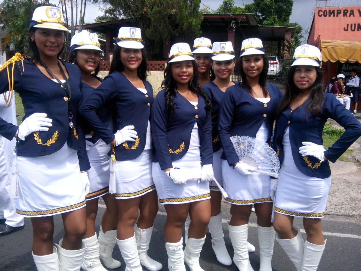 ElPaísDD Guapas batuteras del Instituto Rubiano. Foto/YanelisDD ...