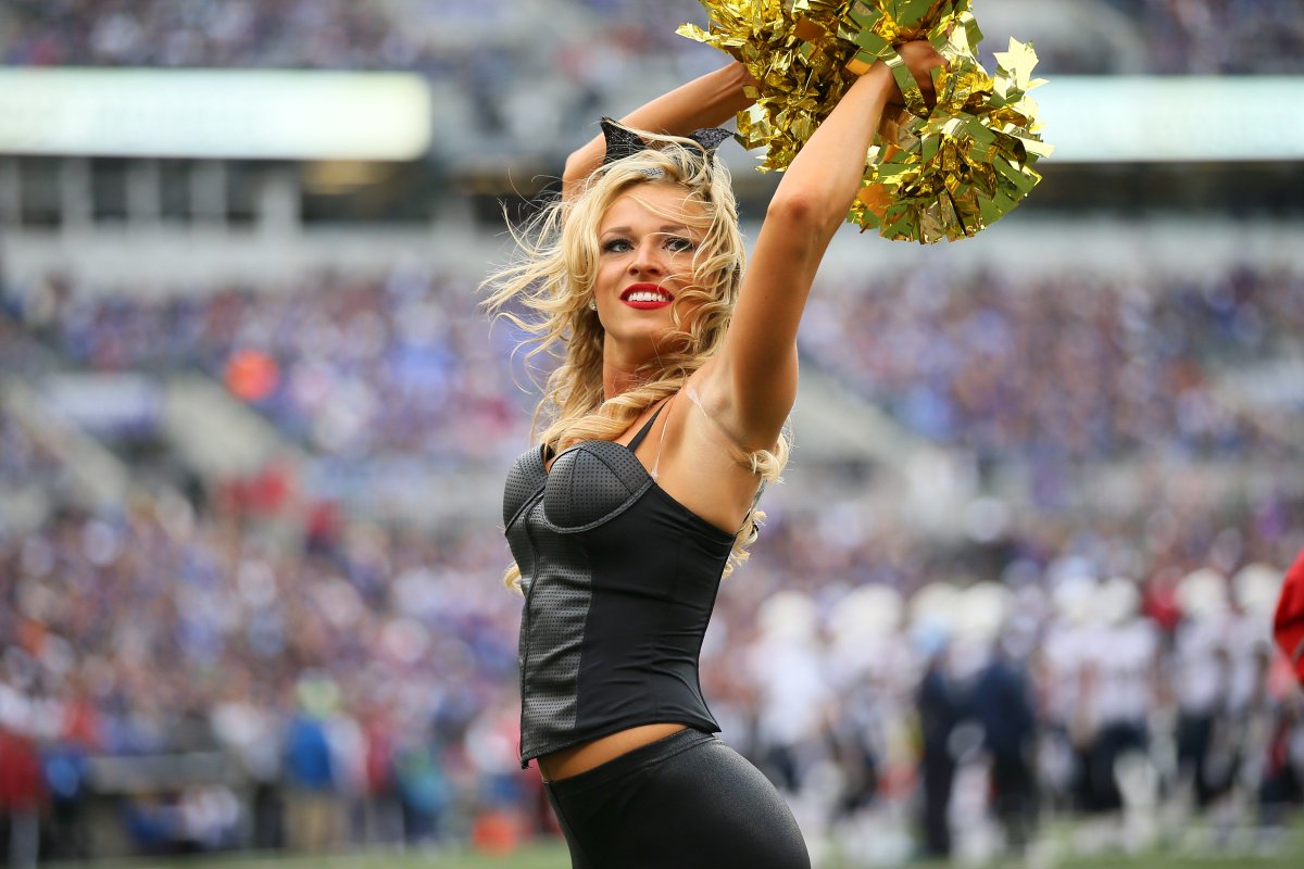 The cheerleaders debuted some new uniforms yesterday: rvns.co/4hf https ...