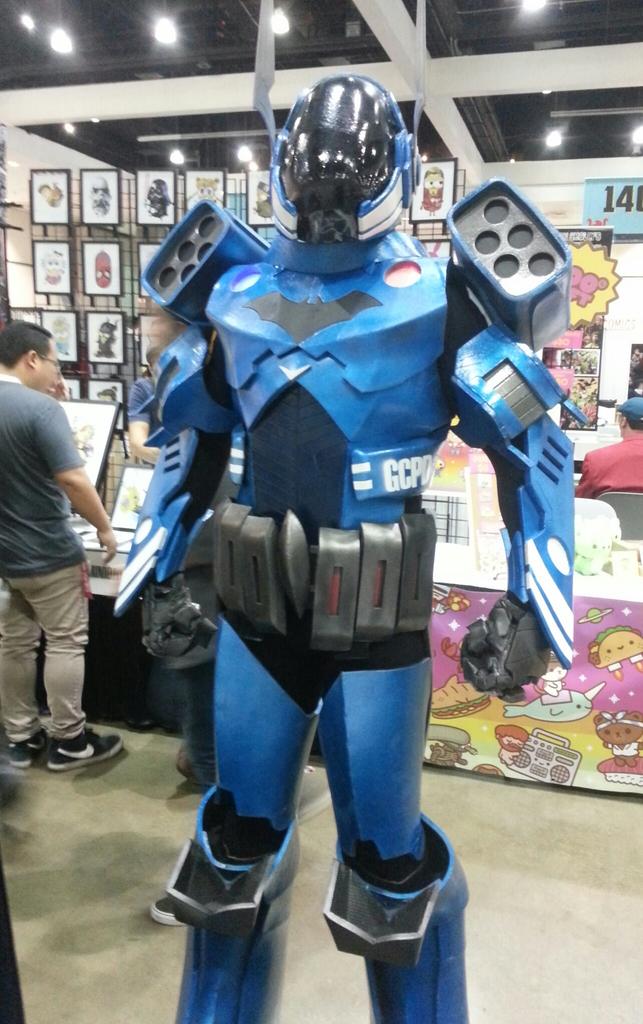 [Found] Batsuit : r/cosplay