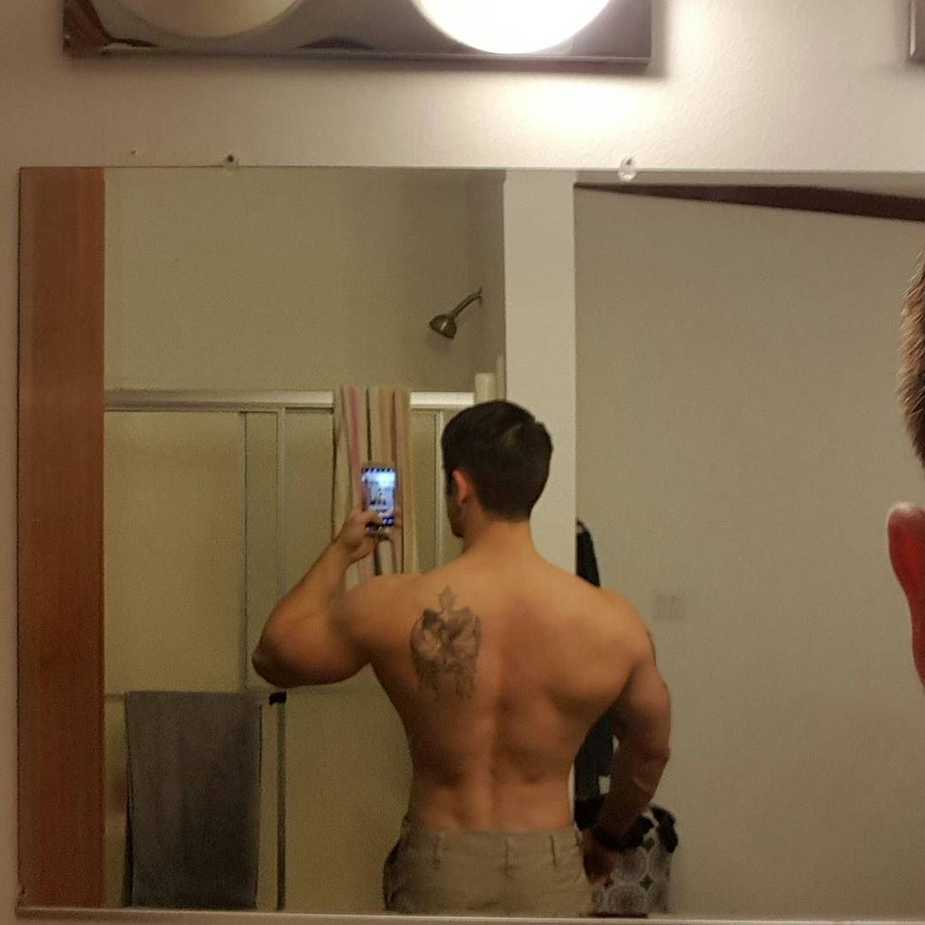 Muscle Back Selfie