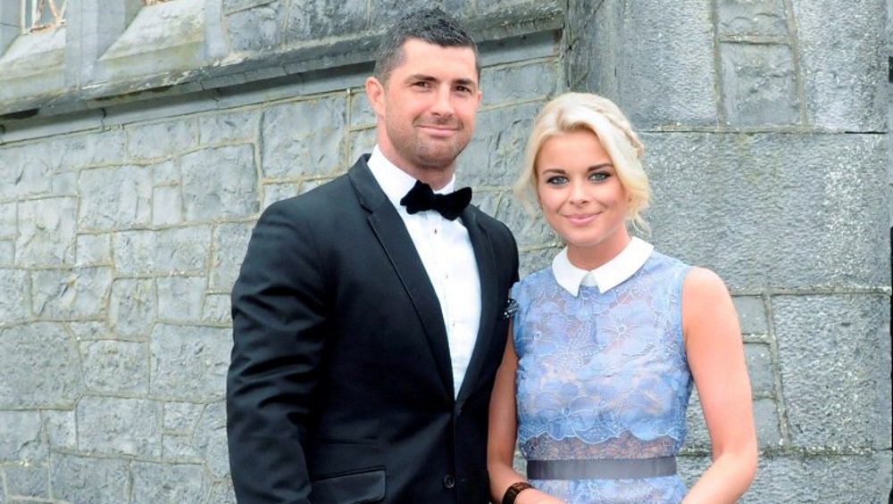 Rob kearney jets off to dubai with girlfriend jess redden. - scoopnest.com