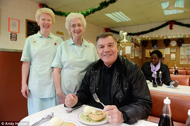 Sam Allardyce cancels Everton's Christmas party: 'They can socialise ...