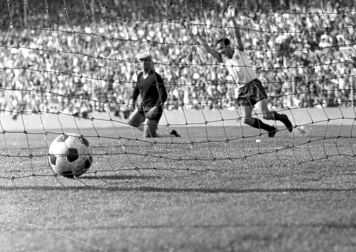 1965 feierte der FCB seinen 1. BL-Sieg. 999 weitere sollten folgen. Zur ...