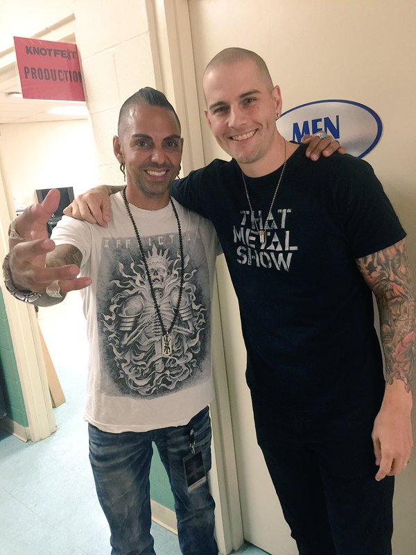 M. Shadows bersama Jose Mangin di Knotfest 2015. – Deathbat Indonesia