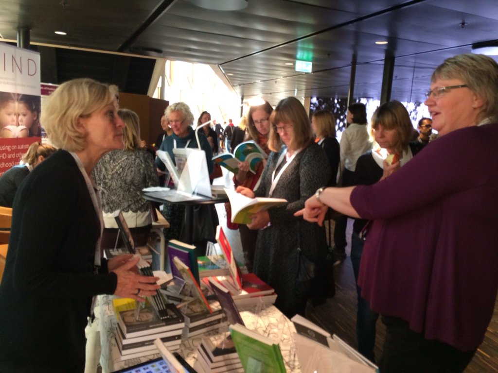 Eva Selin on Twitter: "Full fart vid vårt bokbord idag på #NPFskoldagarna Aula Medica https://t ...