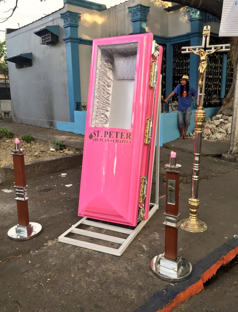 Libreng pa-picture sa loob ng kabaong, maagang gimik sa mla north ...