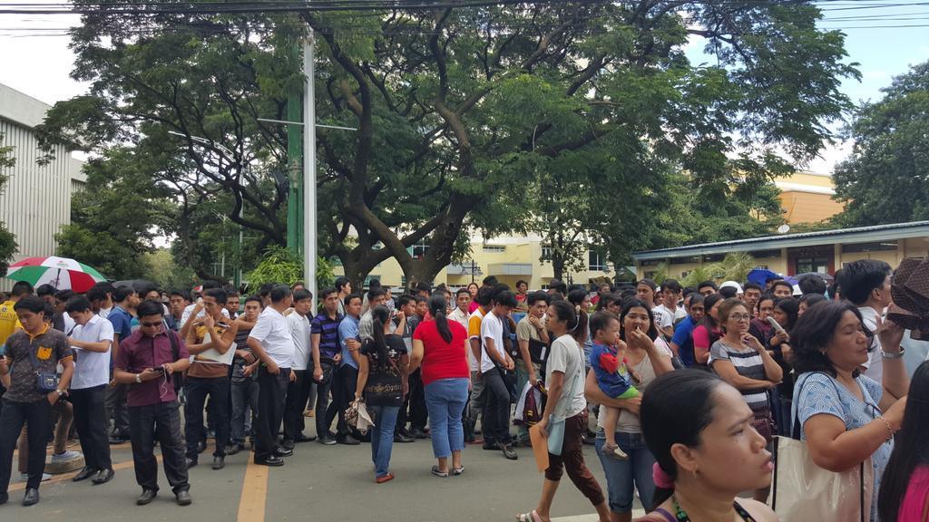 CNN Philippines on Twitter: "2 days left for voters to register. This is how the QC city hall ...
