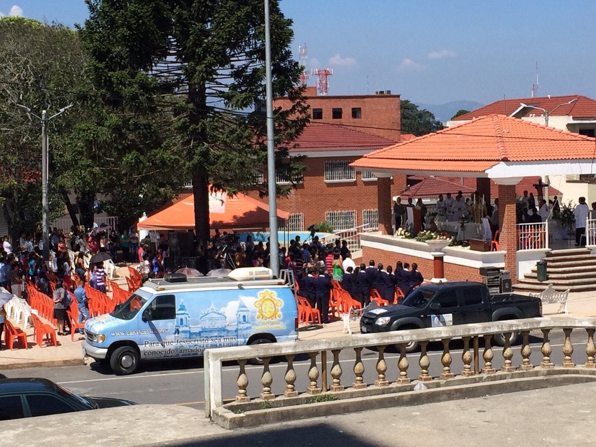 : En parque central de Santa Catarina Pinula se oficia misa para reco...