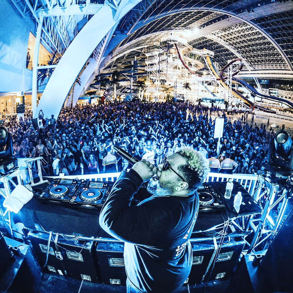 WATER PARK RAVE IN SPACE https://t.co/BLA9qABZUH - DJ Carnage news ...