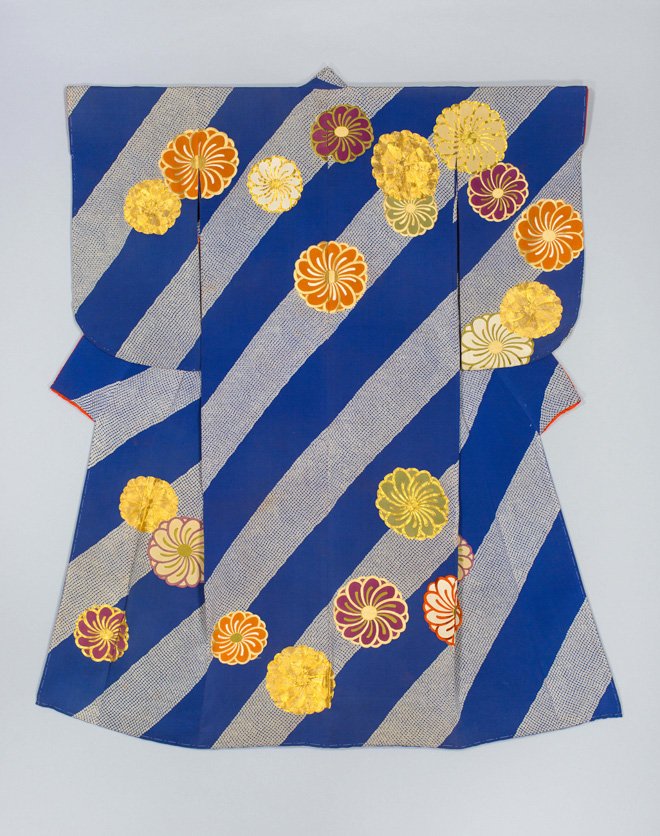 【今日はきものの日】神戸ファッション美術館では古墳時代から江戸時代までの女性衣装を公開する「日本衣装絵巻」展を開催中。和装の来館者は無料 ...