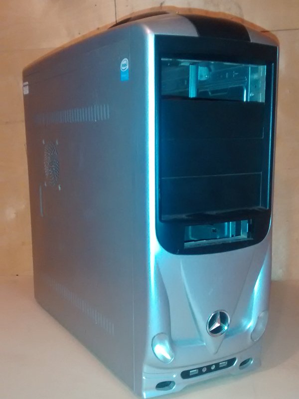 Just made this concept for a PC case in 1950s car style. What do you ...