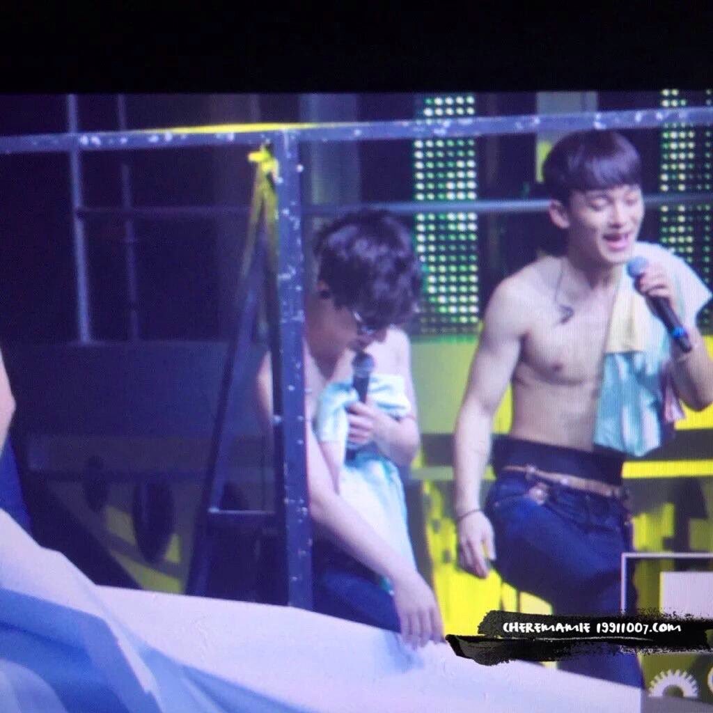 Exo Chen Shirtless