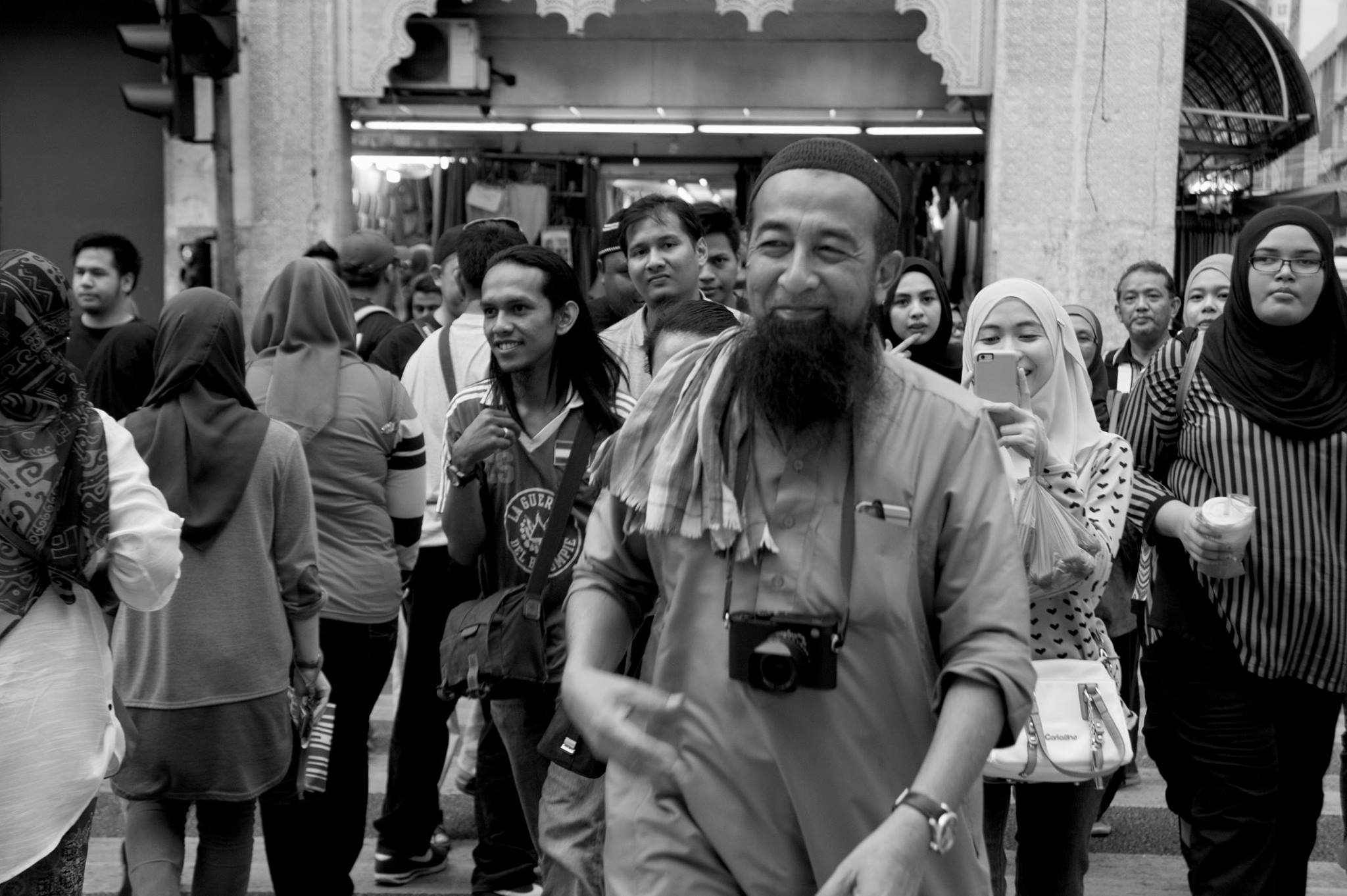 Amirul Ruslan on Twitter: "lolwut, Ustaz Azhar Idrus, well known for his love of photography ...
