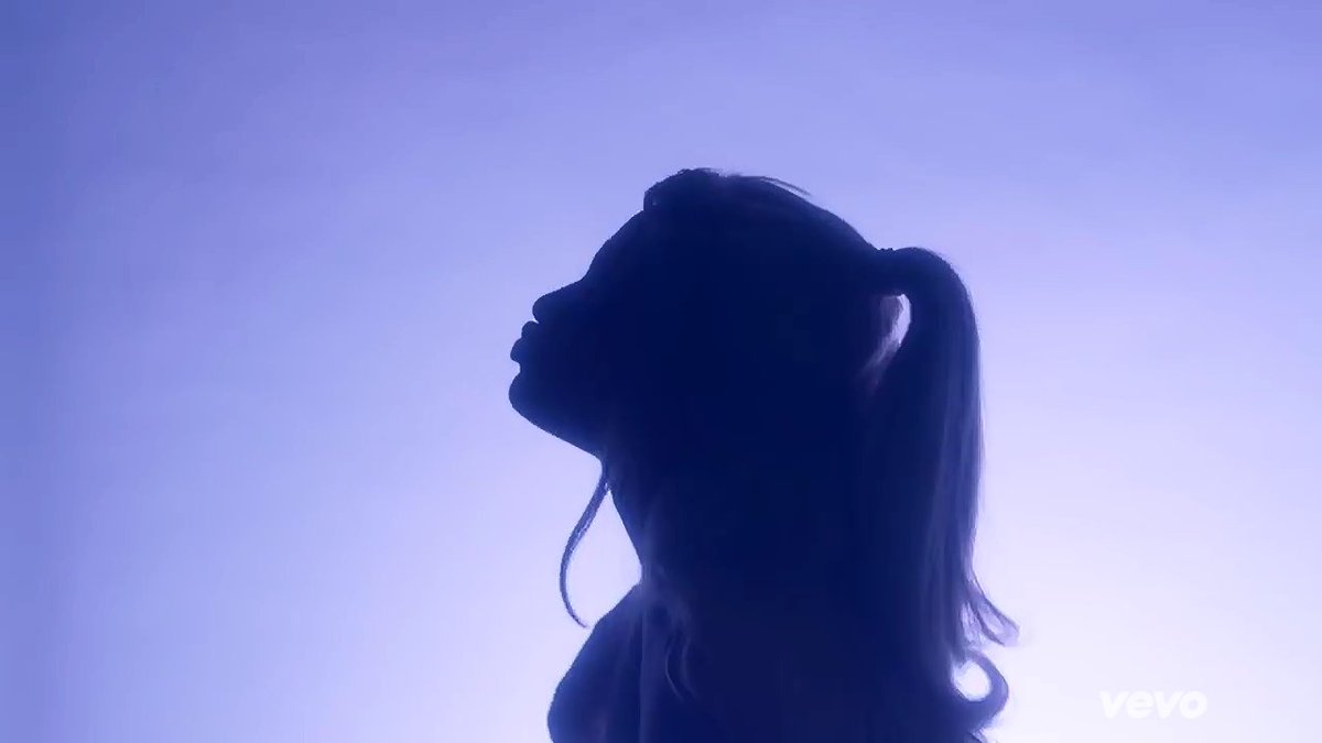 Does anyone have a Ari wallpaper that is very minimalist for desktop ...